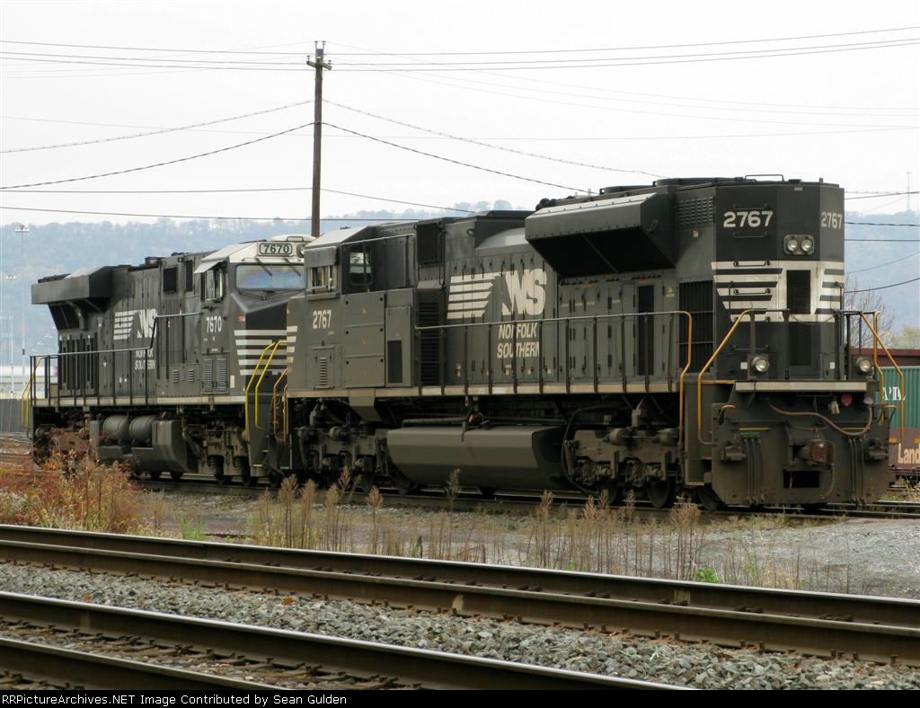 NS GE ES40DC 7670 & EMD SD70M-2 2767